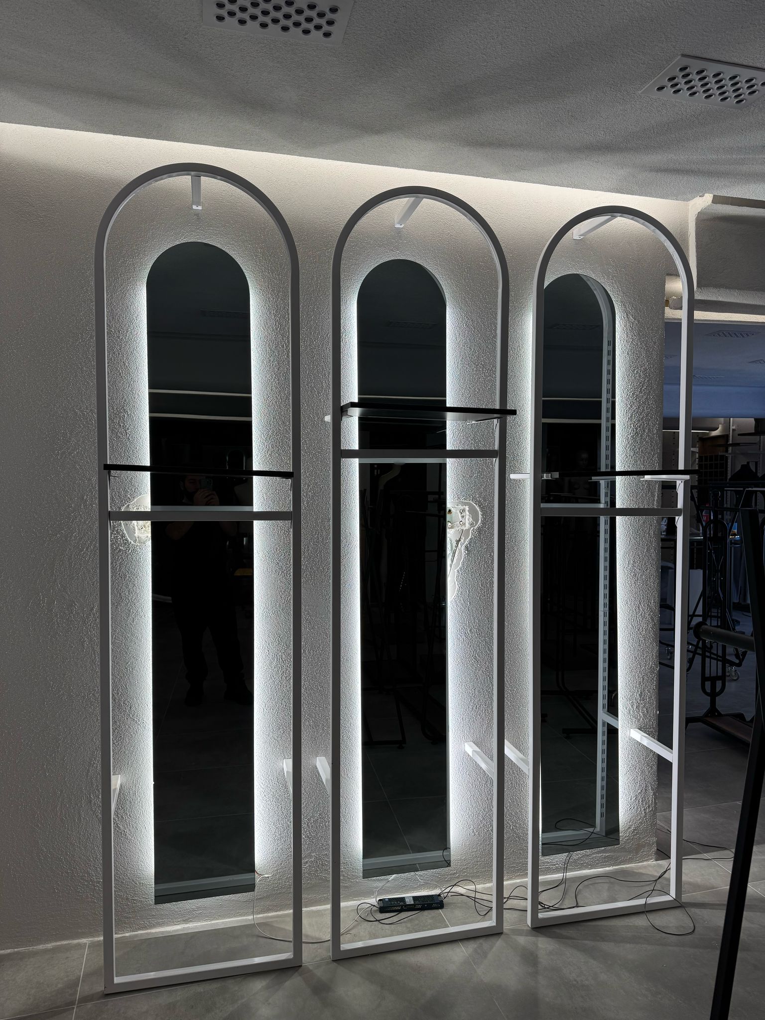 Arako Mağazacılık | Mağaza Tasarım, Raf Sistemleri ve Ekipmanları